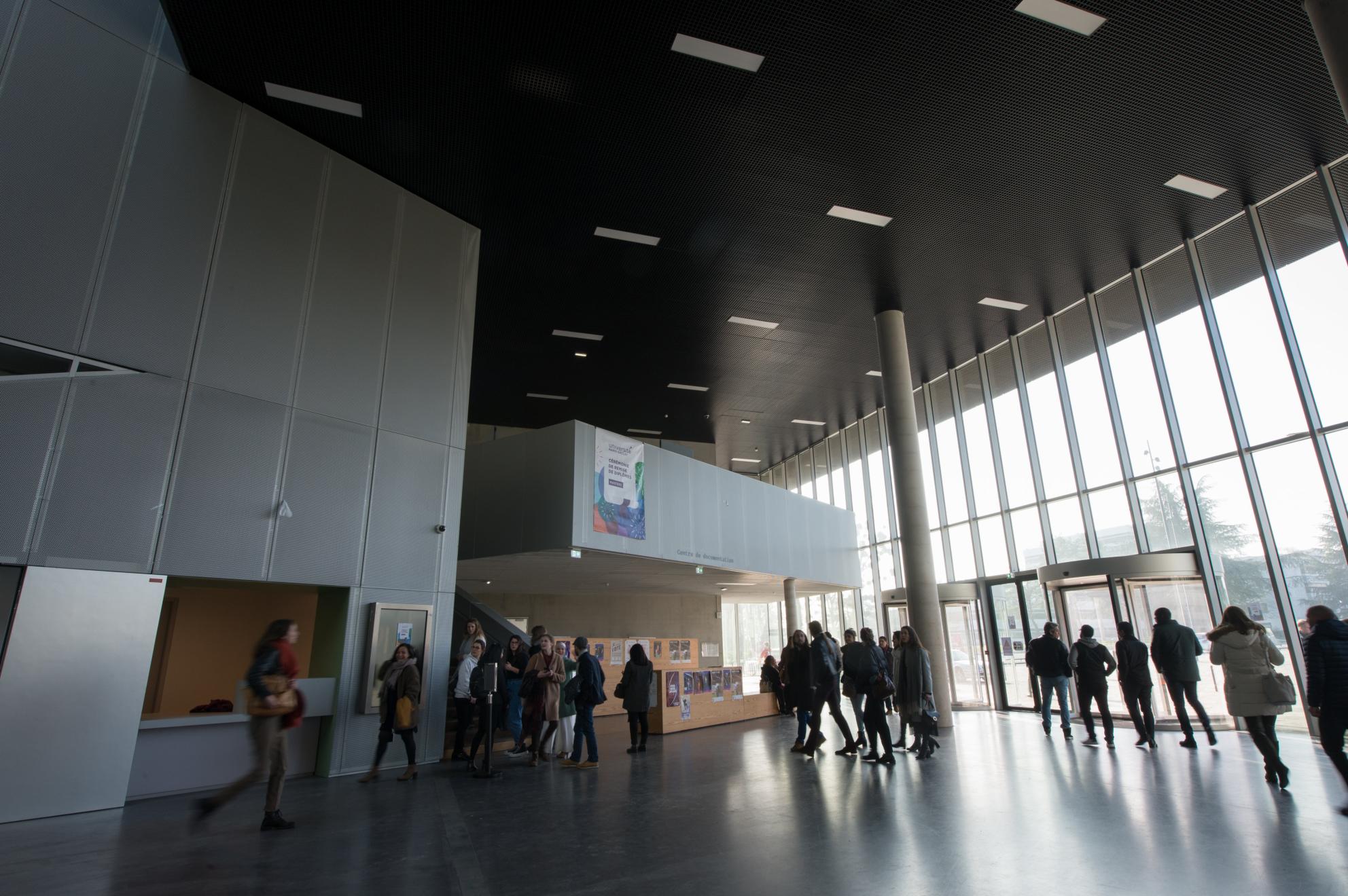 Photos des cérémonies des remises de diplômes de masters 2020 ...